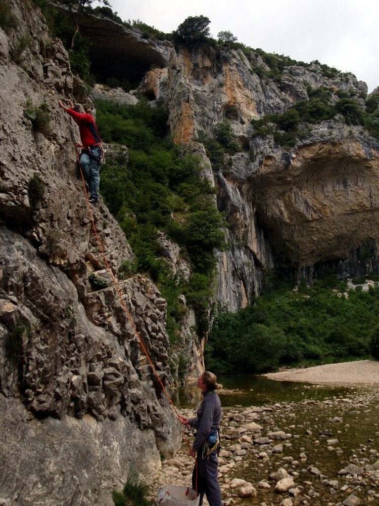 Climbing-in-the-Pyrenees-min